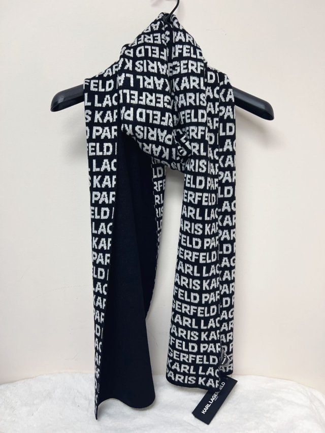 Karl letter scarf black/white - 陳記美加代購