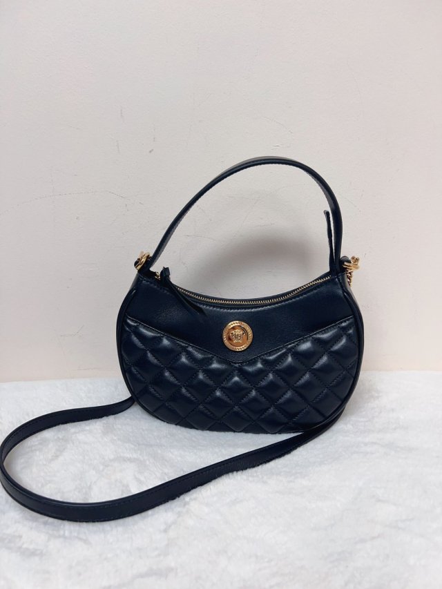 Versace black quilted curve bag - 陳記美加代購