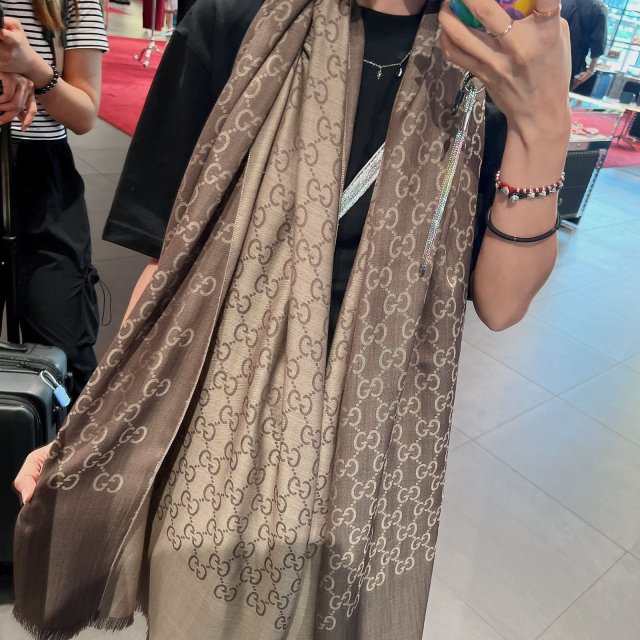 33781.Gucci 啡色(POPE/DARK BROWN)經典雙G monogram LOGO 長方絲巾 (165903 3G646 ...